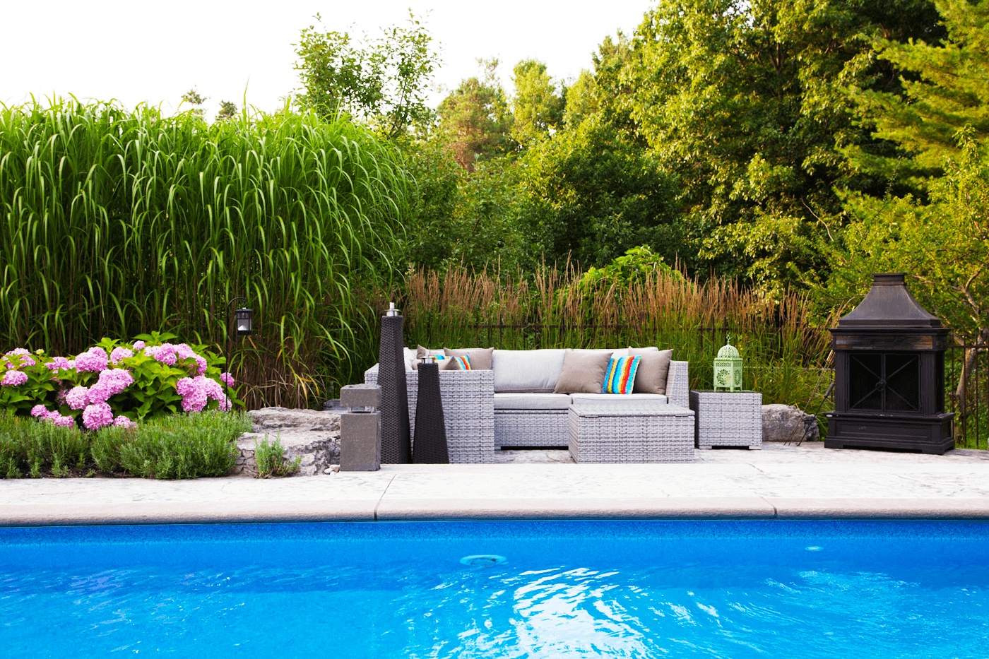 Pools With Sitting Areas